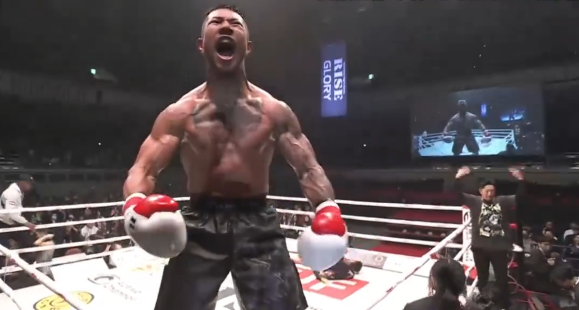 🎥 | Knock-out: Haagse kickbokser Ahmed Akoudad per brancard de ring uit ...