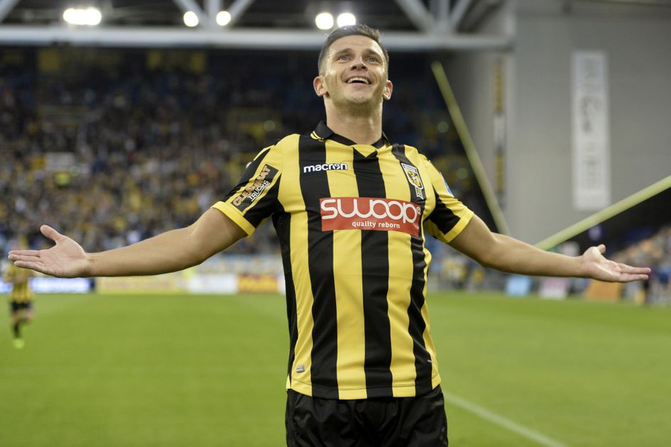 Linssen laat Gelredome ontploffen met 2-1 tegen Lazio (video ...