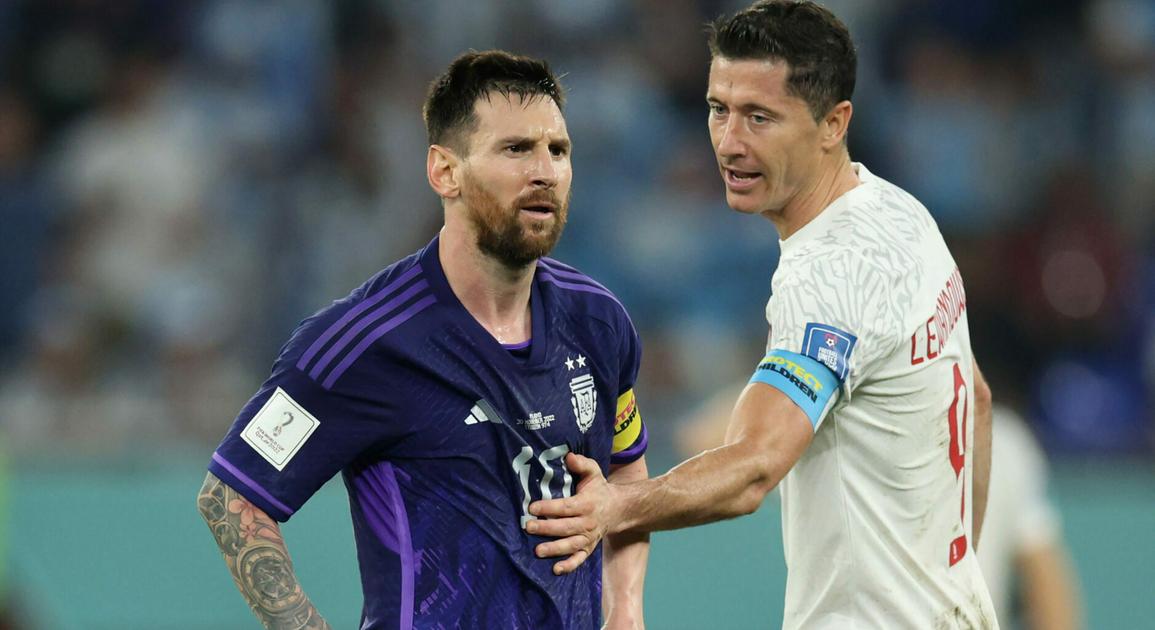 🎥 | Lionel Messi weigert de hand van Robert Lewandowski | Sportnieuws.nl