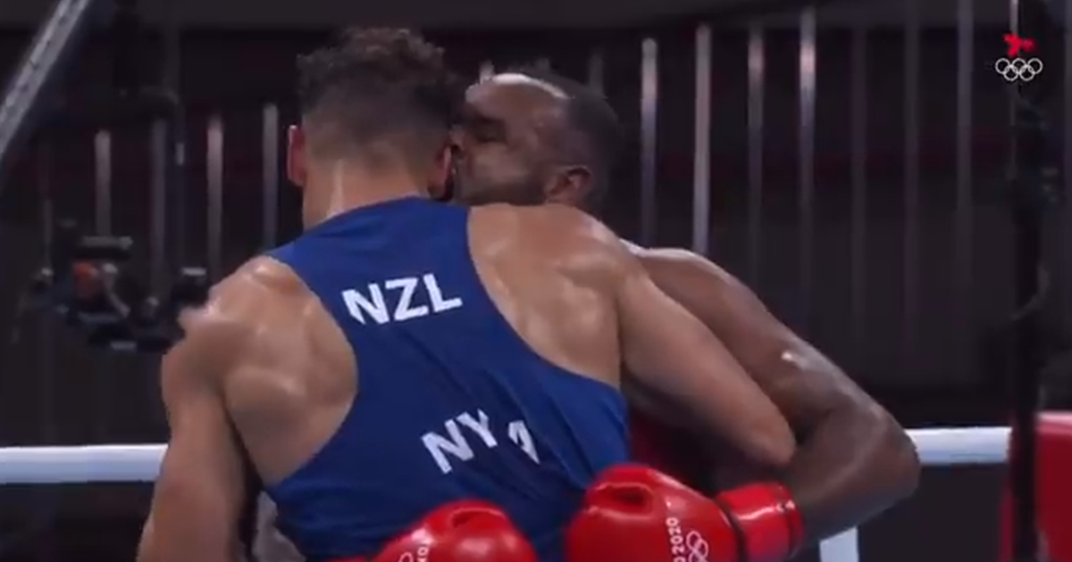 🎥 | Bokser Youness Baalla heef trek: bijt in oor van David Nyika ...