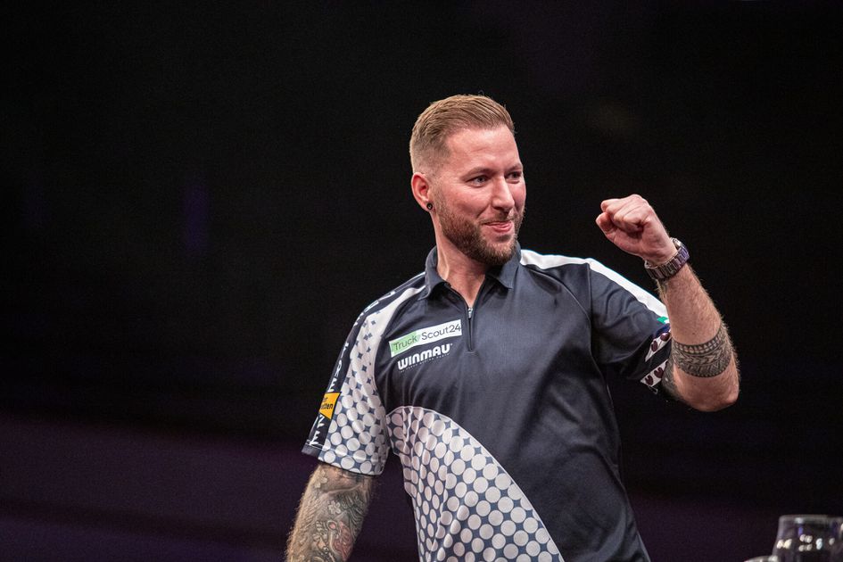 Danny Noppert voor 3e jaar op rij naar kwartfinale EK darts na knappe ...