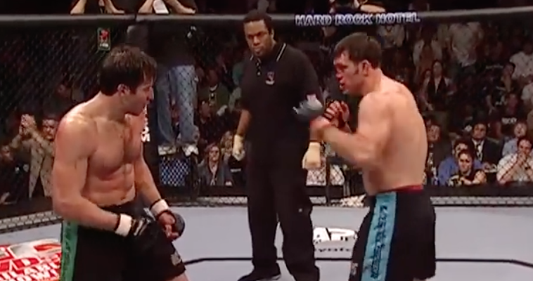 🎥 | Journalist roept deze partij uit tot beste MMA-gevecht OOIT ...