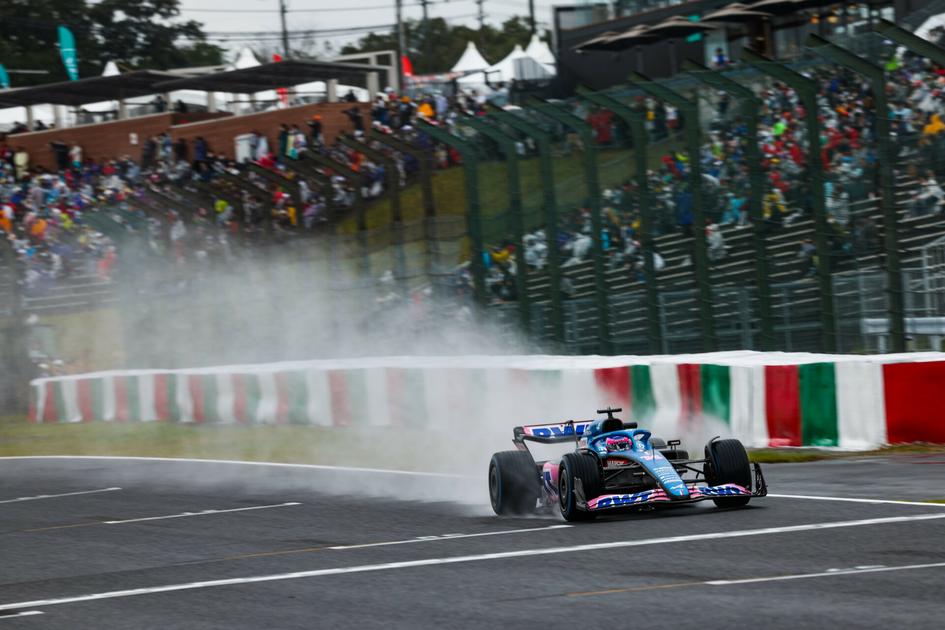 Fernando Alonso eindigt bovenaan bij natte 1e training in Japan ...