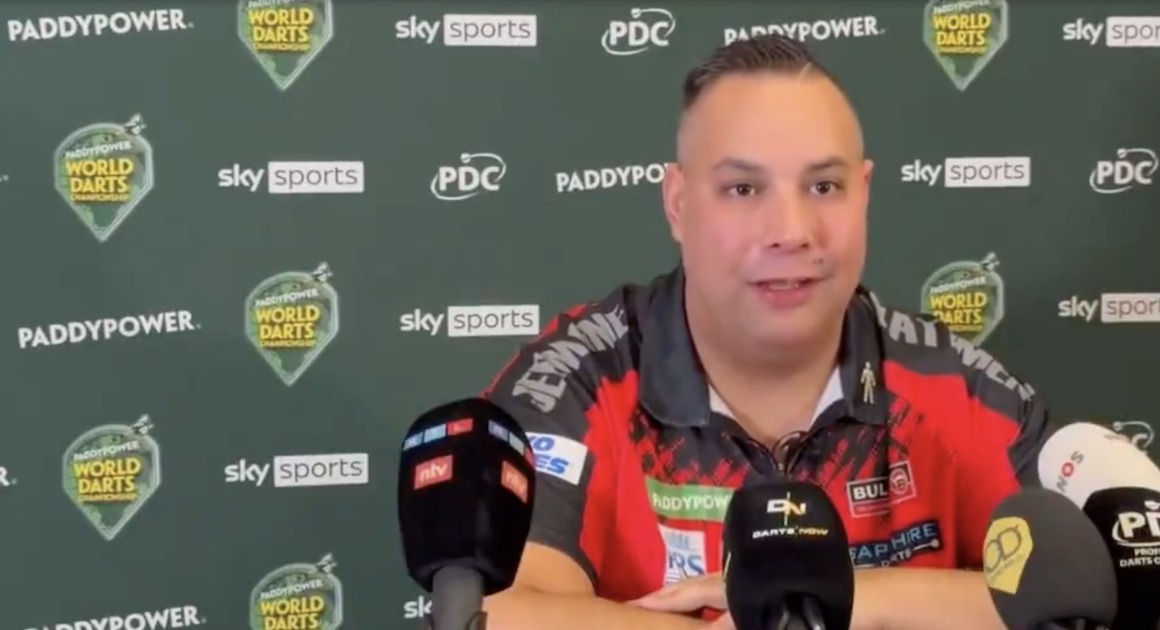 🎥 | Oeps! Jermaine Wattimena verspreekt zich op WK: 'Luke Hitler ...