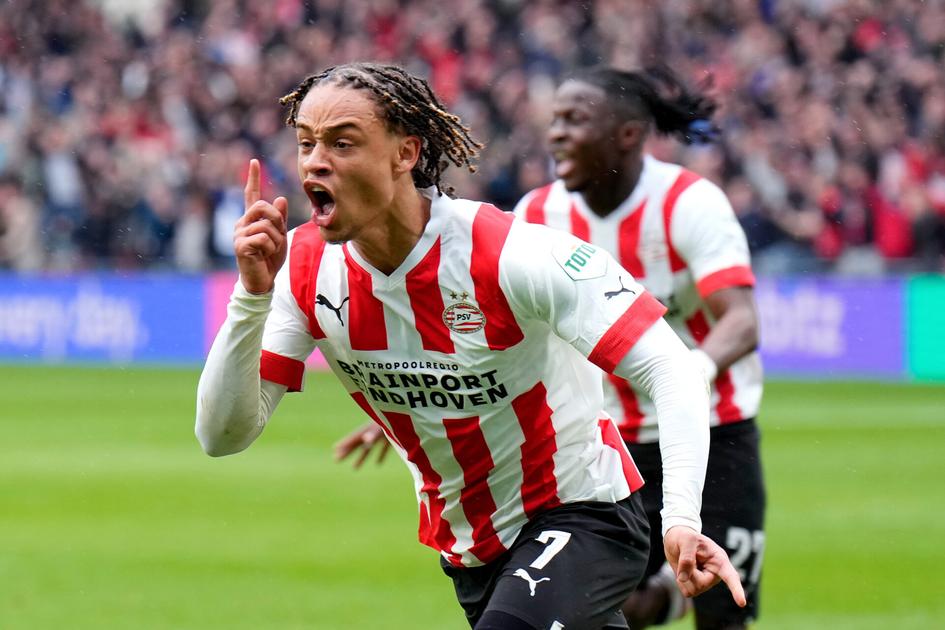 Xavi Simons verlaat trainingskamp PSV en keert terug bij Paris Saint ...