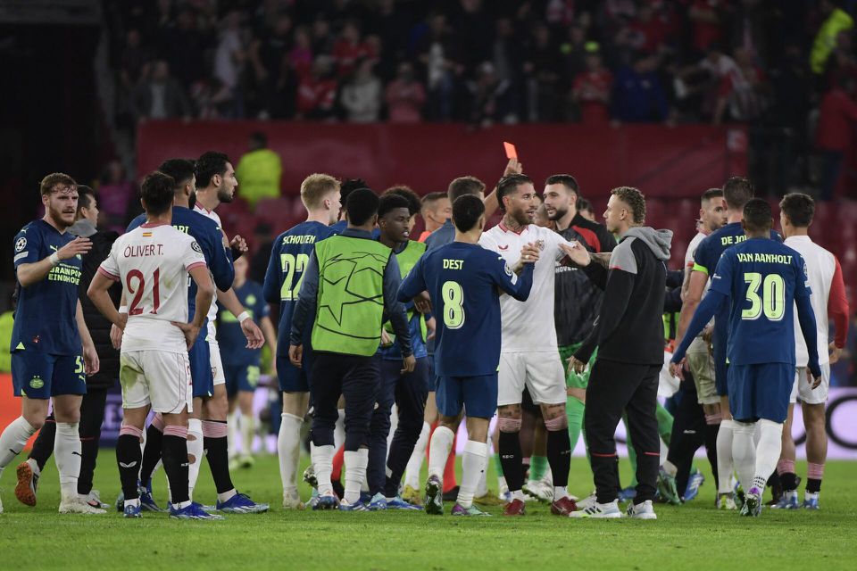 Deze speler kreeg rood ná Sevilla - PSV | Sportnieuws.nl