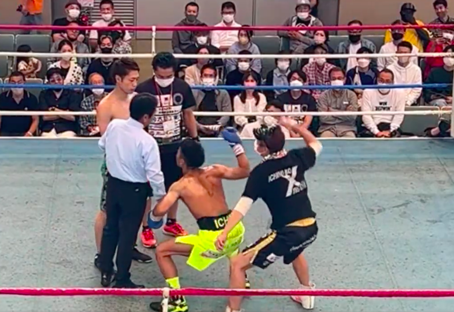 🎥 | Heupjes losgooien vlak voor een partij? Slecht plan: bokser gaat ...