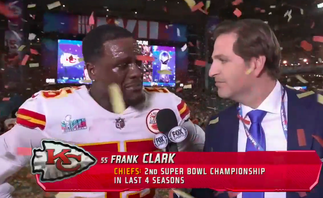 Clark emo na Super Bowl LVII-winst: 'Wenste toch dat mijn vader dit kon ...