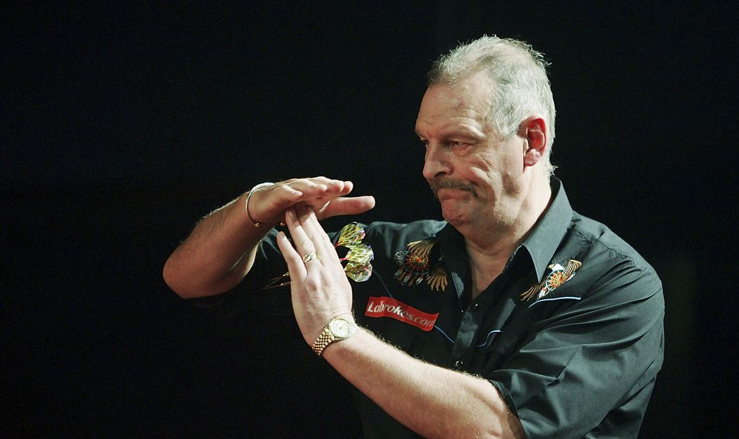 🎥 | Klassieker: bekijk de walk-on van darter Bob Anderson met een paard ...