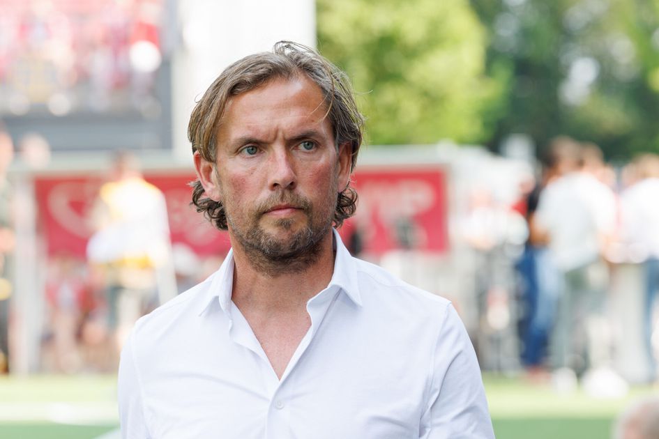 🎥 | Almere-coach Alex Pastoor heeft duidelijk advies voor assistent ...