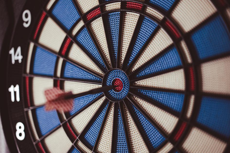 Owen 'Master' Bates (20) dart geweldig gemiddelde bij elkaar: 120 ...