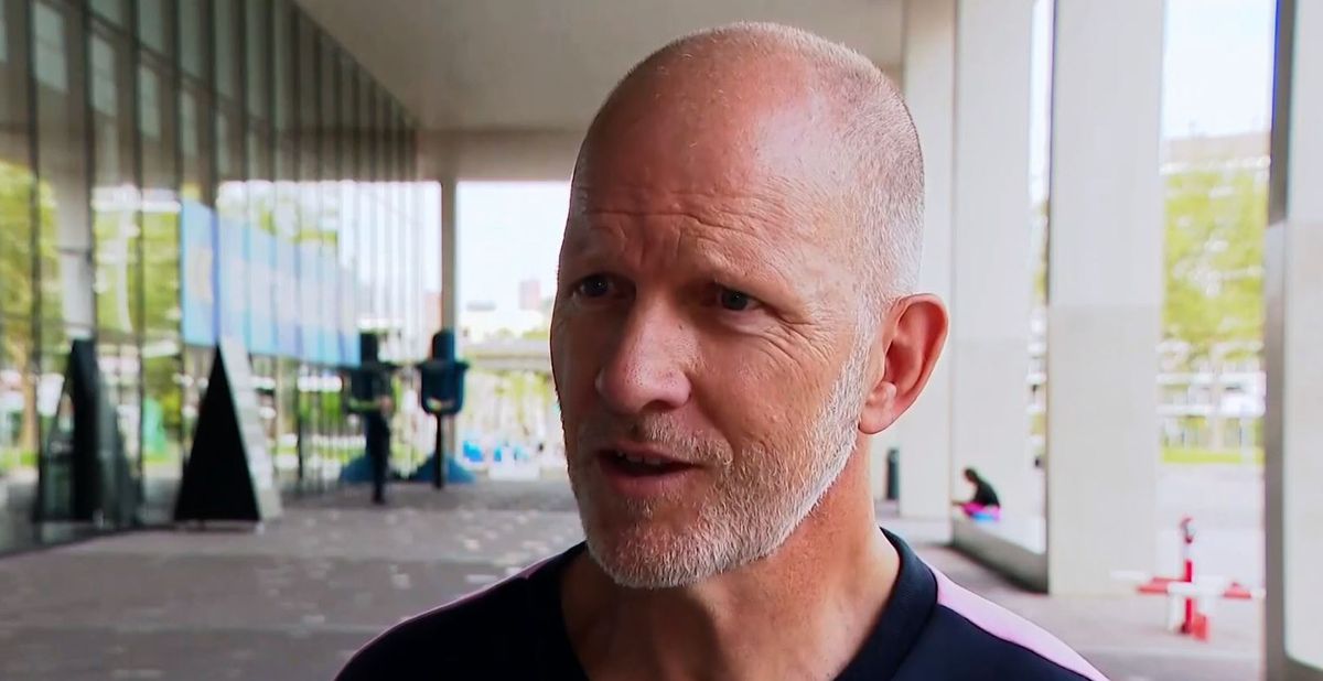 🎥 | Maxim Hartman daagt 'pester' Johan Derksen uit: 'Ik maak ...