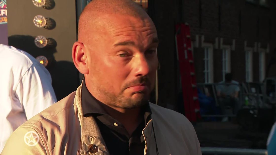 🎥 | Wesley Sneijder reageert op geruchten nieuwe vriendin: 'Wie? Nog nooit van gehoord ...