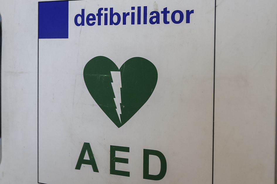 Defibrillator vanaf juli verplicht bij ALLE Belgische voetbalclubs ...