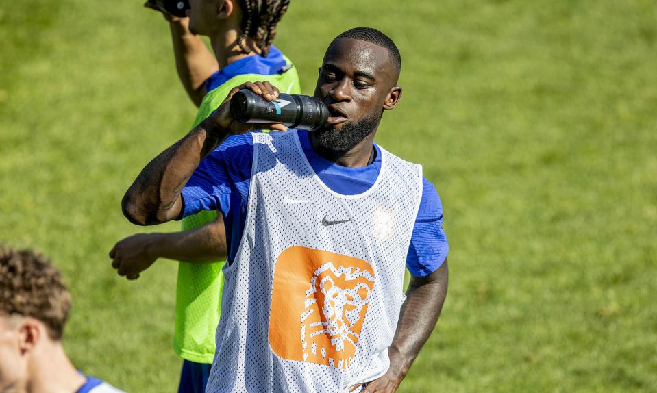 😂 | Gair-tr-ow-der! Zo spreek je volgens UEFA de Oranje-namen uit | Sportnieuws.nl