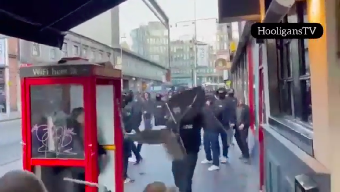 🎥 | Celtic-hooligans vallen pub vol Rangers-fans aan | Sportnieuws.nl
