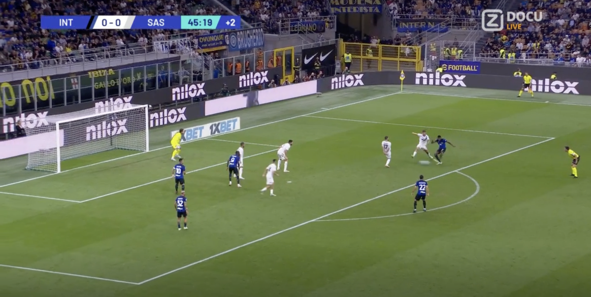 🎥 | Emile Schelvis uit z'n plaat na goal Denzel Dumfries met links: 'U ...