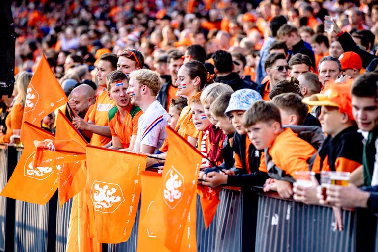 Poll | Wat vind jij? Wie moet er in de spits bij Oranje? Stem nu en ...