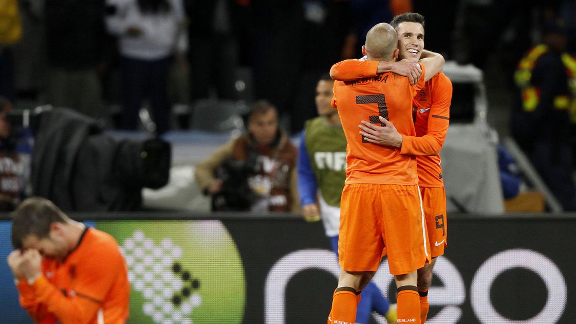 Robin van Persie springt in de bres voor John Heitinga: 'Ik vond Wesley Sneijder best kritisch ...
