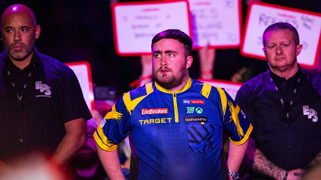 Vijftienjarige dartssensatie snoept WK-records af van Luke Littler ...