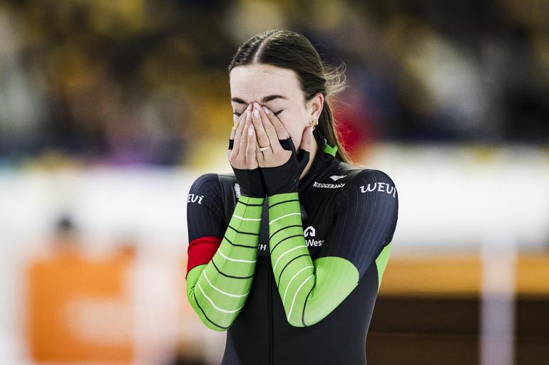 Huilende topschaatsster (24) zit na 'vals' op OKT met gebroken hart ...