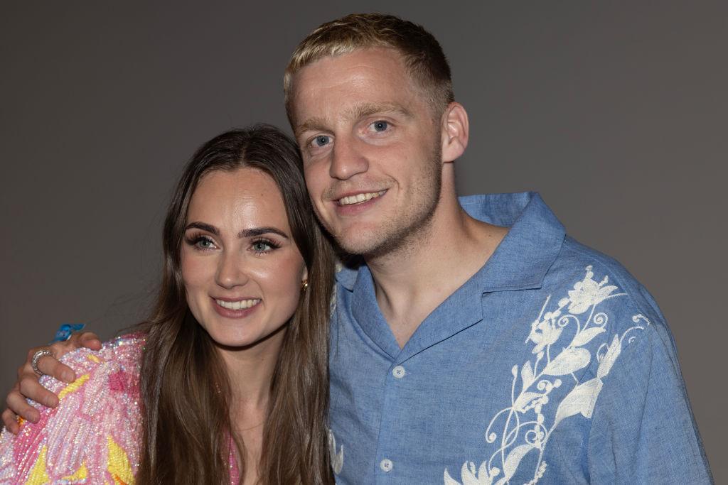 Voetballer Donny van de Beek (28) kondigt grote stap aan met dochter ...