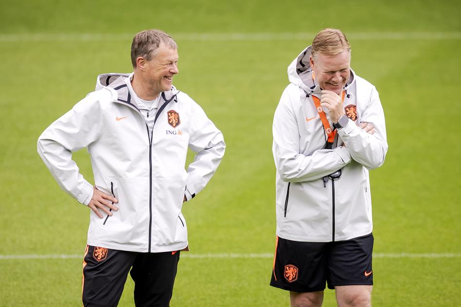 Ronald Koeman krijgt lachers op de hand bij persconferentie Nederlands ...