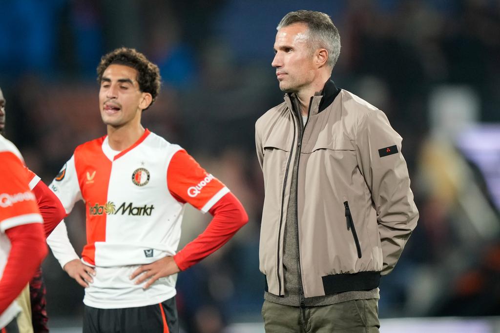 Feyenoord-coach Robin van Persie onthult opmerkelijk gesprek met ...