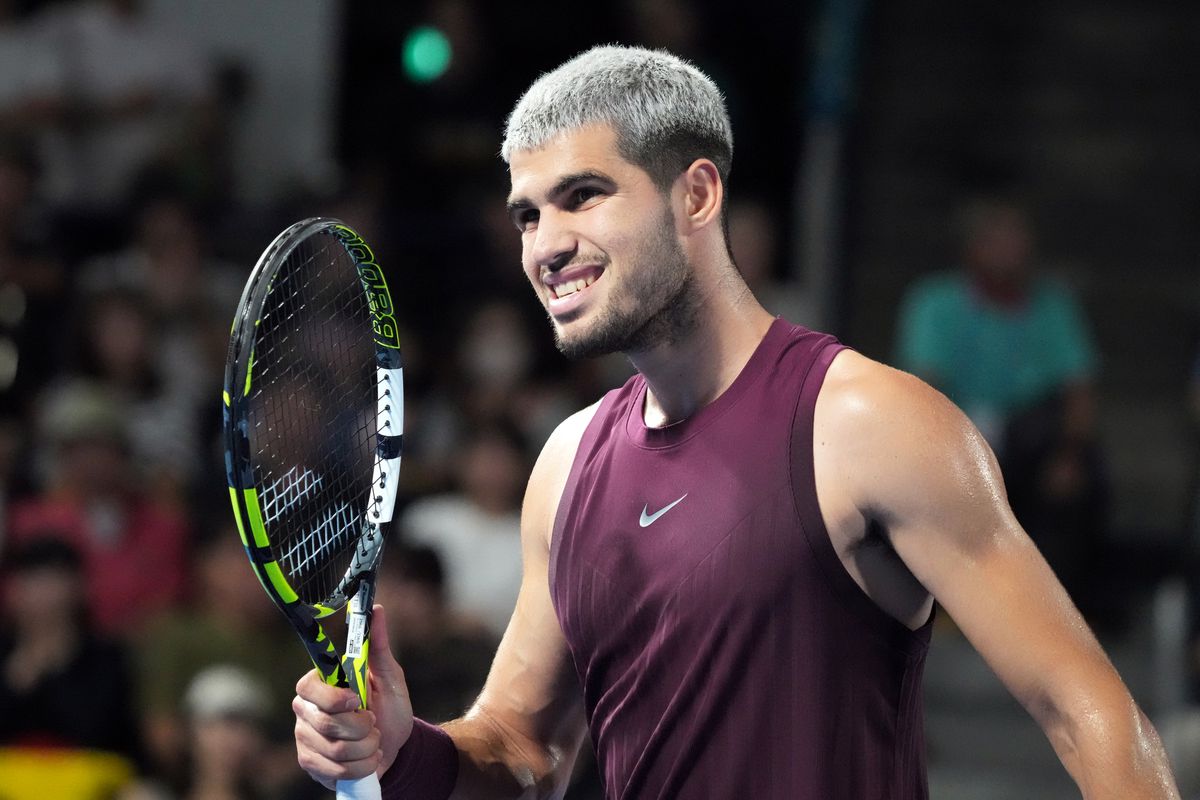 Carlos Alcaraz schaart zich achter kritiek toptennisster: ‘Misschien ...