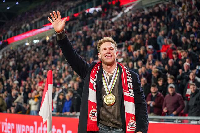 ESPN-analist Kenneth Perez krijgt er flink van langs na blunder met ...