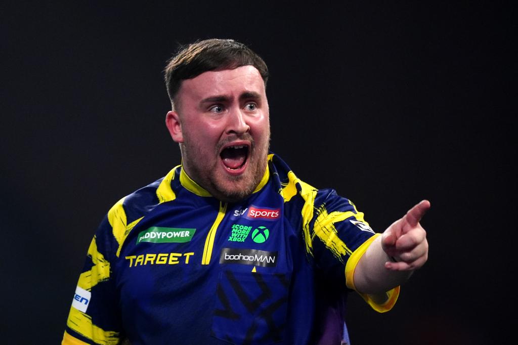 Glunderende Luke Littler wrijft in handen na eindzege WK darts: 'Dat ...
