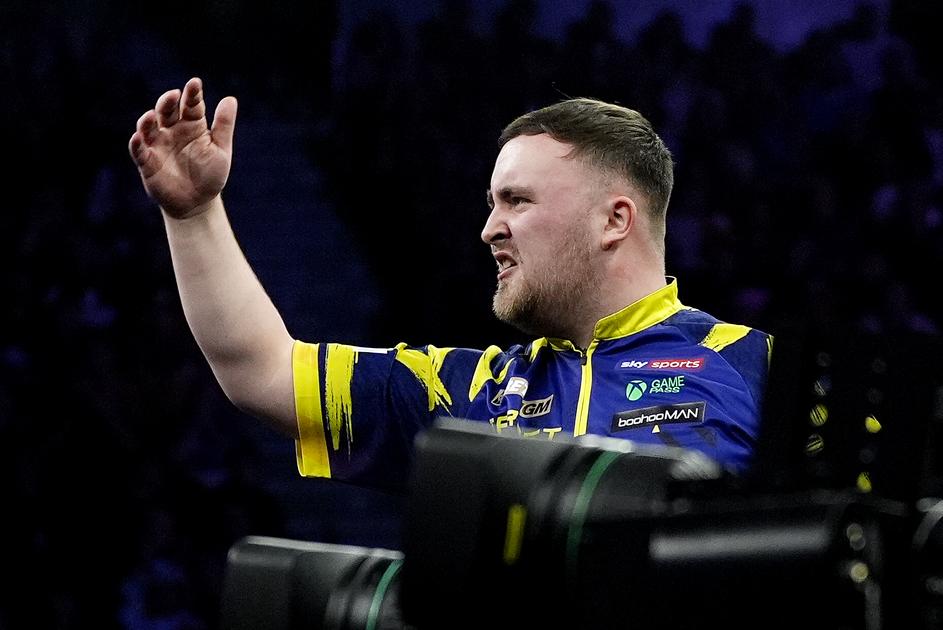 Luke Littler gefileerd in Engeland na incident met Gian van Veen: 'Hij ...