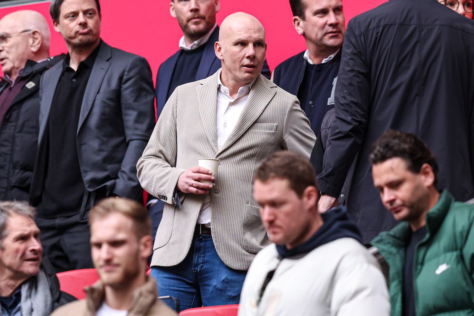 Jan van Halst opnieuw als schuldige aangewezen bij Ajax | Sportnieuws.nl