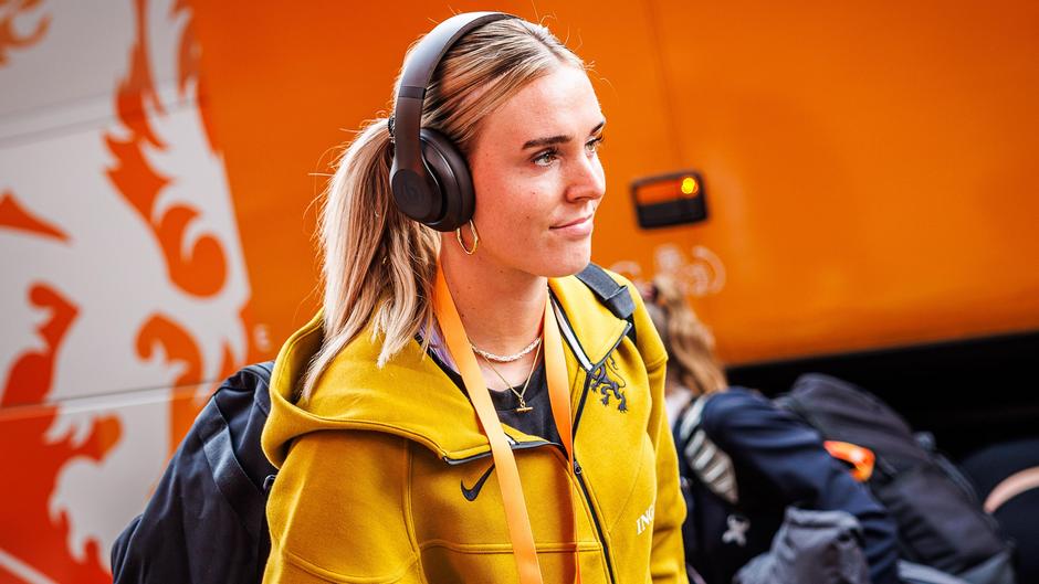 Veelzeggend moment van 'heel verliefde' Oranje Leeuwin Jill Roord ...
