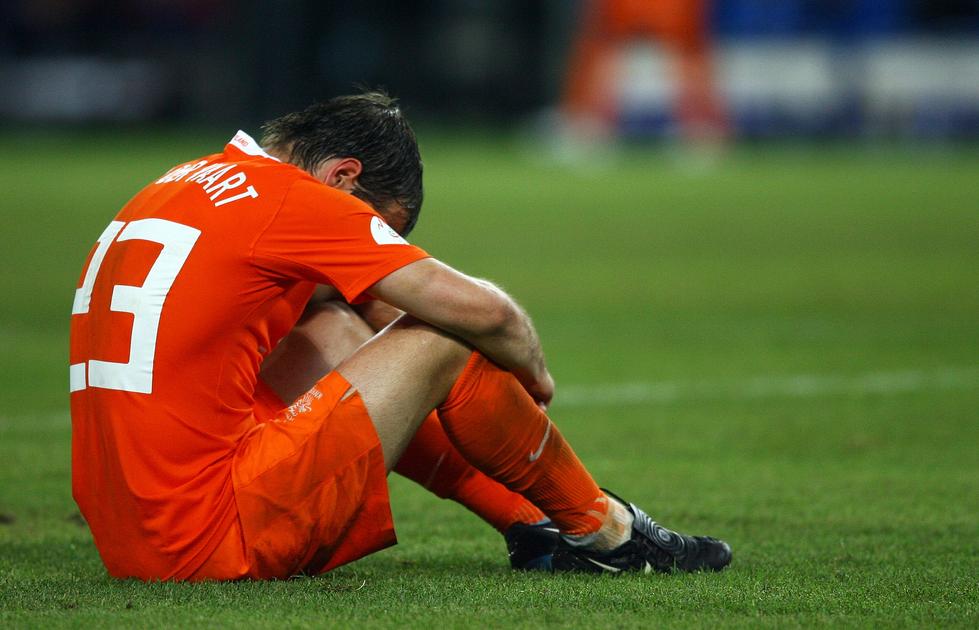 Rafael van der Vaart komt met opvallende claim over forse tegenvaller ...