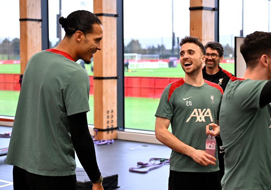 Virgil van Dijk en Cody Gakpo nemen met ontroerende berichten afscheid ...