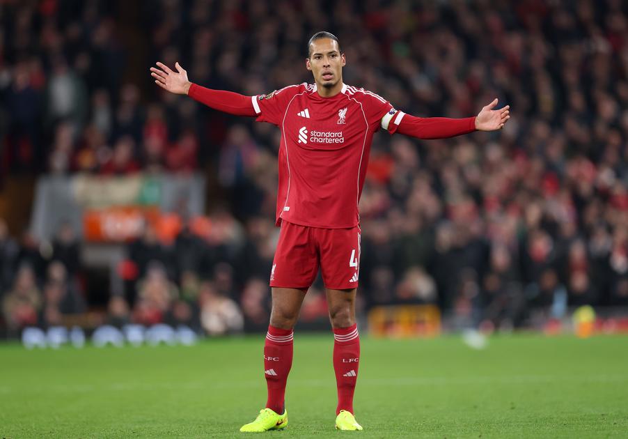 Liverpool-aanvoerder Virgil van Dijk hard aangepakt na dure fout in ...