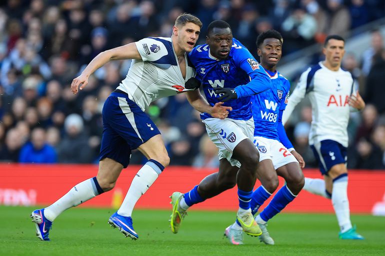 Nederlandse hoofdrollen voor Micky van de Ven en Brian Brobbey in ...