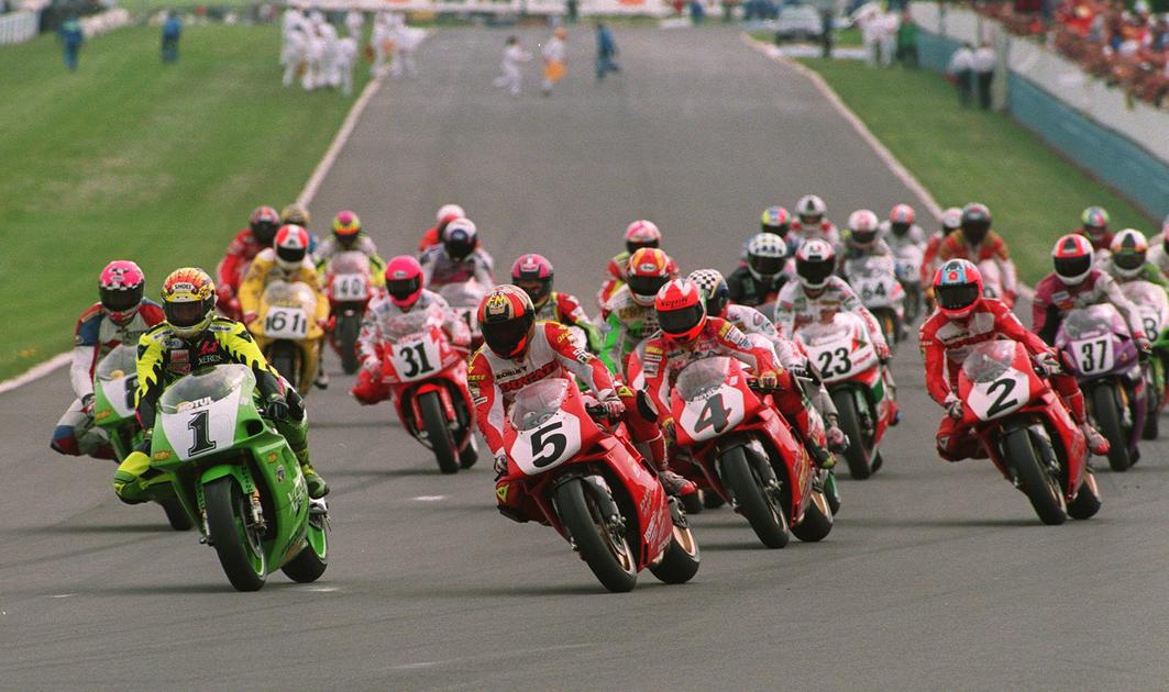 Horrorcrash bij motorrace eist twee dodelijke slachtoffers | Sportnieuws.nl