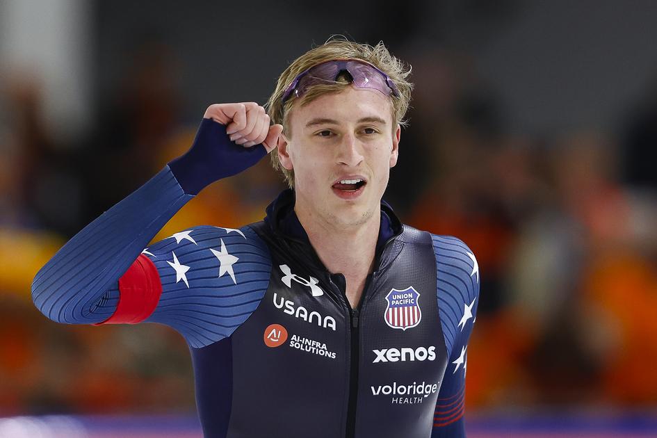 Schaatskampioen Jordan Stolz geniet van zijn eerste smartphone en ...