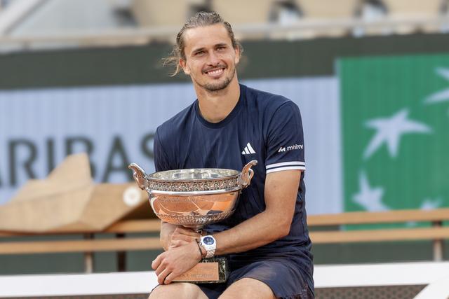 Eindelijk raak voor Alexander Zverev op Roland Garros: toptennisser ...