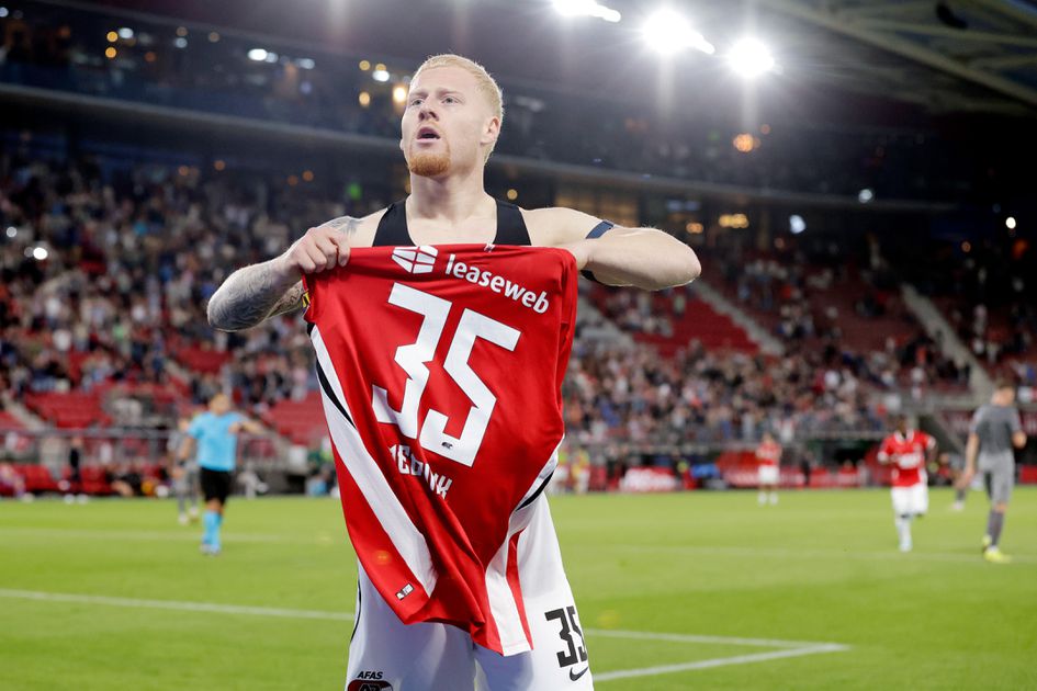 'Exceptioneel doelpunt' Mexx Meerdink zorgt voor moeilijke keuze bij AZ-trainer Maarten Martens ...