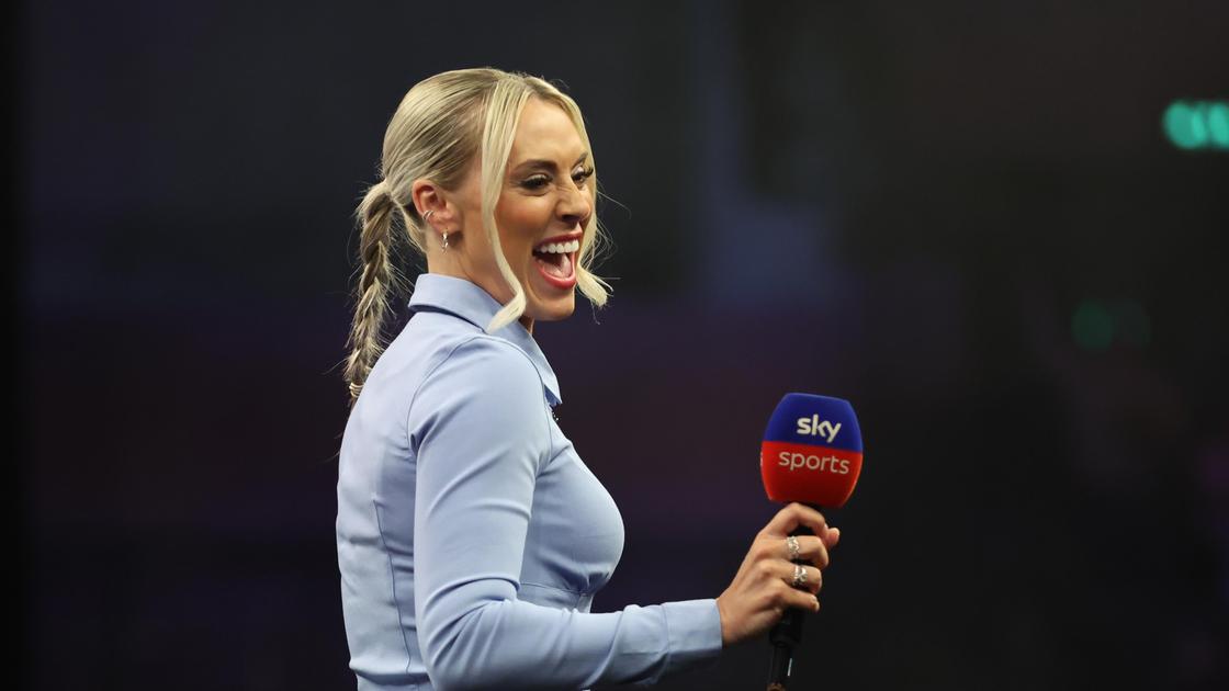 Beeldschone darts-presentatrice van Sky Sports promoveert naar ...