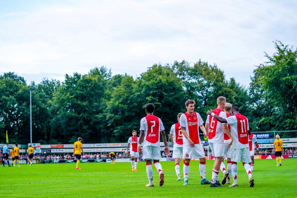 Carlos Forbs bezorgt kersverse Ajax-trainer eerste lichtpuntje: 'Daar ...