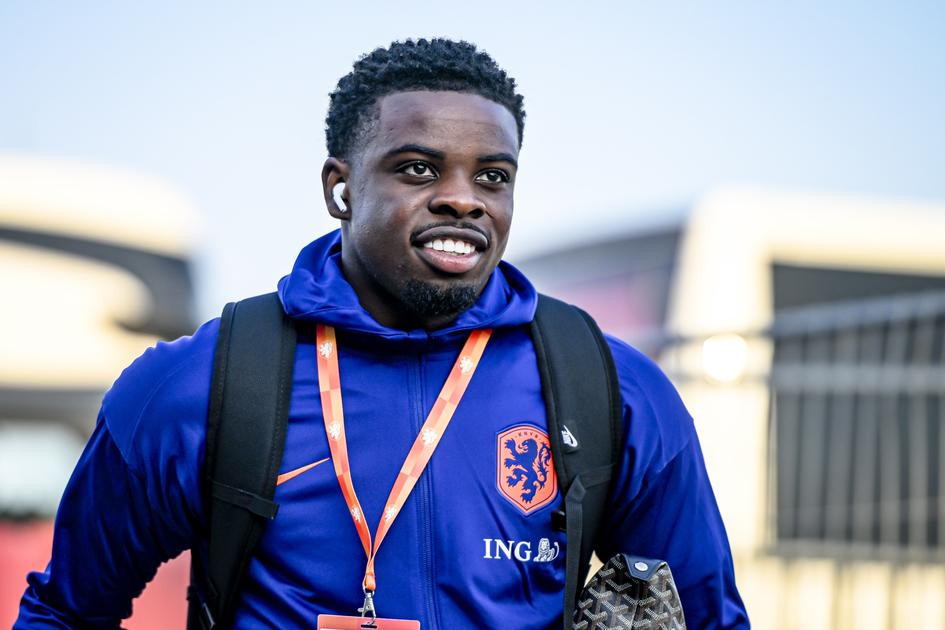 Noah Ohio zet zichzelf voor schut met knullige penalty bij Jong Oranje ...