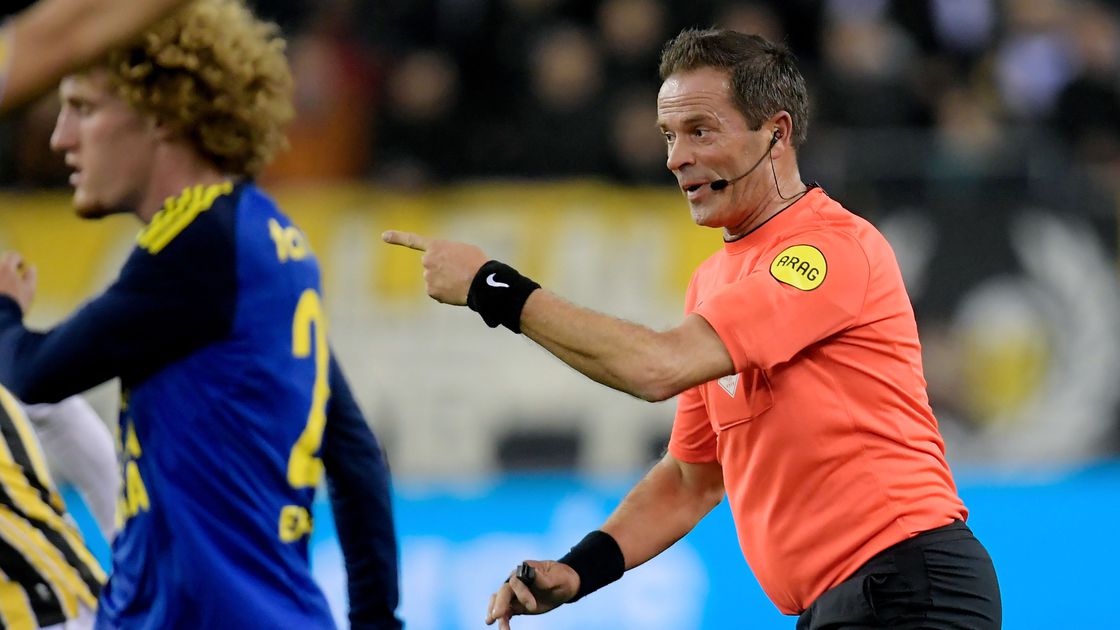 Bas Nijhuis lacht om slechte periode van Nederlandse scheidsrechters: 'Daarom moest ik er nu ...