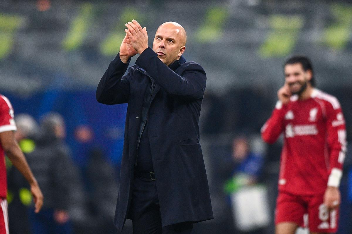 Geplaagde Liverpool-manager Arne Slot geraakt na speciaal gebaar: 'Dat ...