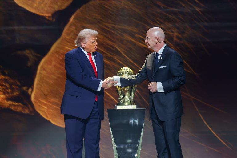 Donald Trump draait 180 graden over deelname Iran aan WK voetbal: 'Voor ...
