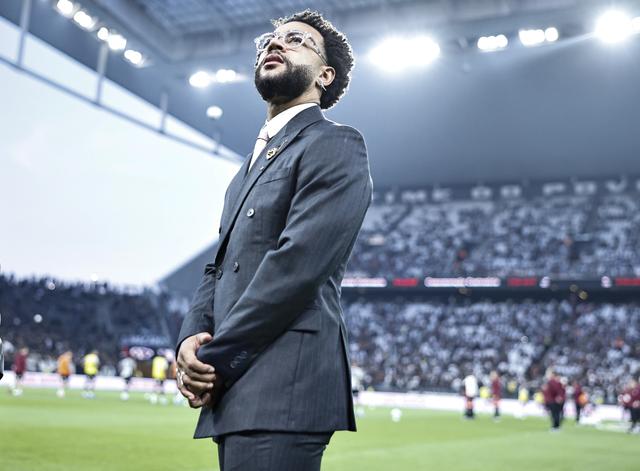 Oranje-topscorer Memphis Depay lijkt overstag te gaan over toekomst ...