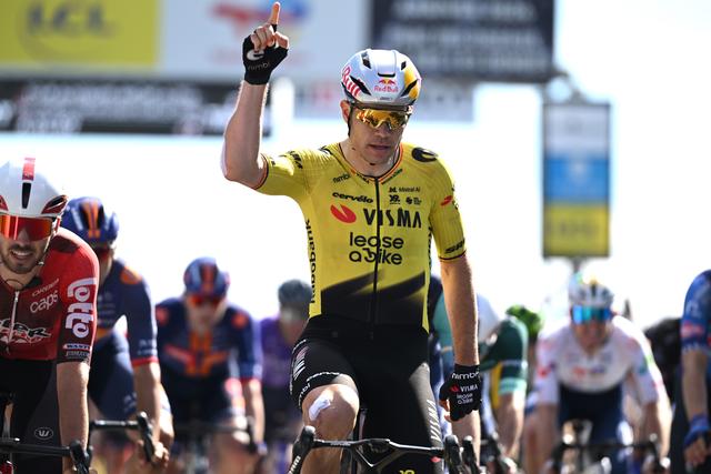 Wout van Aert wint pijnlijke rit in Tour Auvergne-Rhône-Alpes: 'Mentaal ...